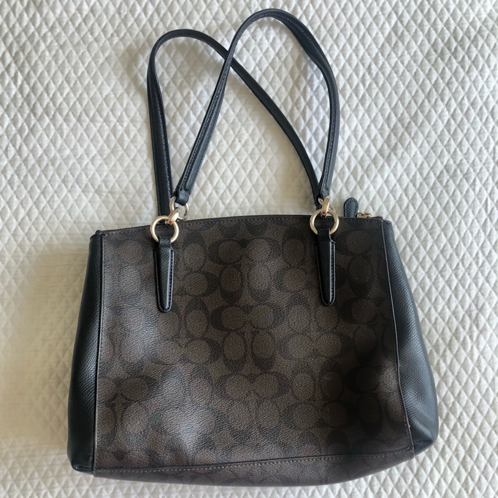 Coach - Christie Carryall In Signature Canvas - Gem